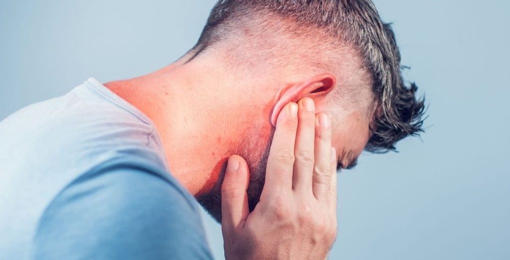 Comprendre les causes d’une oreille bouchée – 4minutes.fr